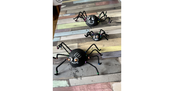 Famille araignées par Iris (4 ans)- 10doigts.fr