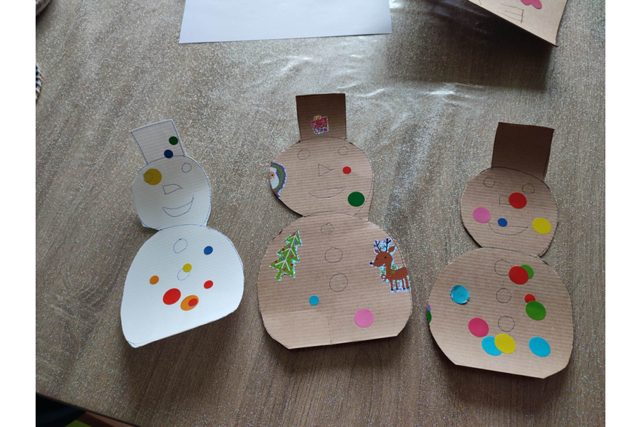 Bonhommes de neige. par Eden (4 ans), N (23 mois) & Abby - Gaelle (19 ...
