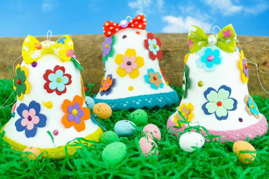 Cloches de Pâques fleuries - Activités manuelles DIY Pâques