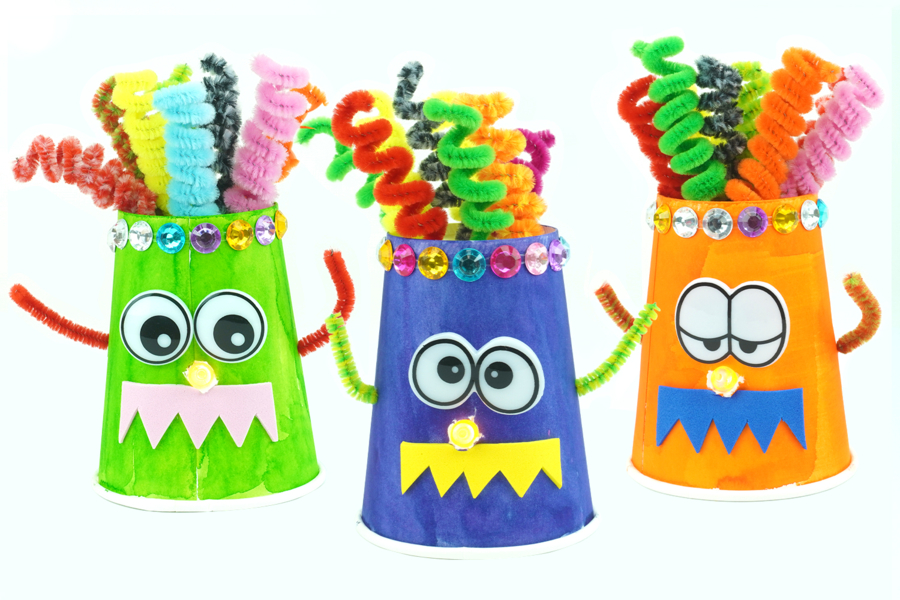 Monstres lumineux avec des gobelets - Activités manuelles Halloween Monstres lumineux avec des gobelets - Activités manuelles Halloween