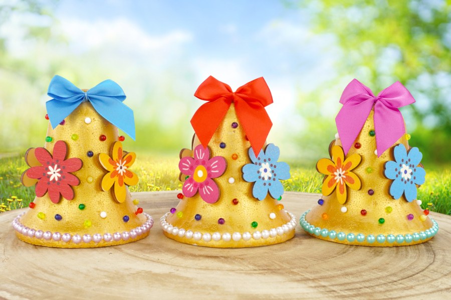 Cloches de Pâques à suspendre - Activités manuelles DIY Pâques